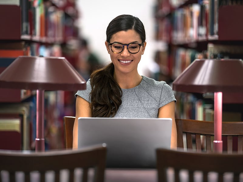 Maestría en el extranjero o en México ¿Cuál me conviene? | Blog UVM