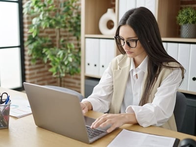 ¿Cuánto tiempo debo dedicar a mis estudios en línea?